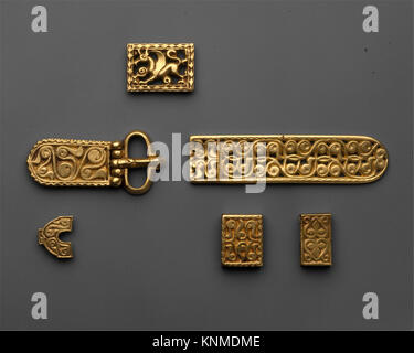 A gold belt end from the 700s, attributed to the Avar culture ...