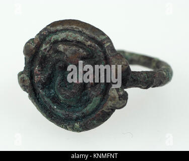 A Langobardic bronze finger ring from Italy, dating to the 6th–7th ...