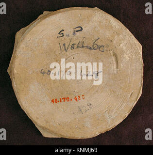 Base of a Buff Ware Vessel MET wb-40.170.428b 450102 Stock Photo - Alamy