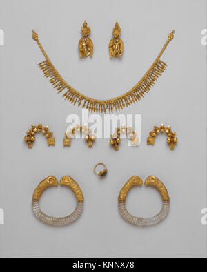 This necklace with pendants from the MET collection illustrates ancient ...