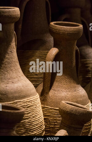 Ancient roman clay pottery and vases Stock Photo - Alamy