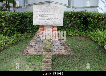 Early Founders Memorial Stone in the grounds of the Fullerton Hotel ...
