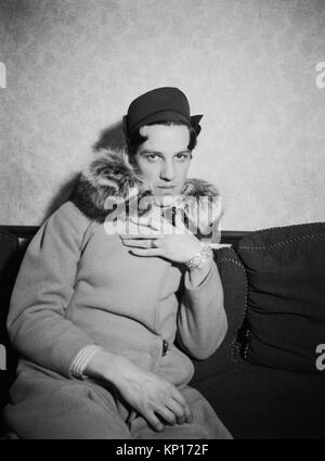 1937 Man in drag and Clack Gable lookalike amateur dramatics photoshoot ...