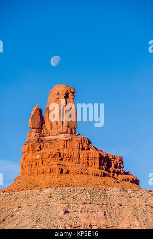 Eagle Rock and The Setting Hen formation at sunrise in Monument Valley ...