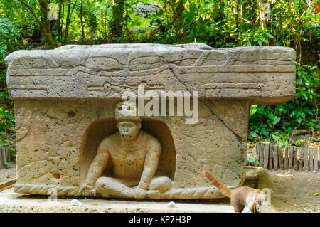 Altar 4 Olmec carving. La Venta, Tabasco, Mexico Stock Photo - Alamy