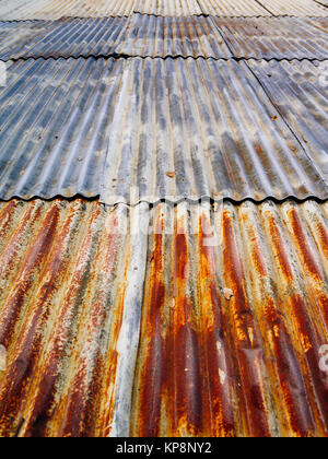 Texture of rusty galvanized metal roof sheets Stock Photo - Alamy