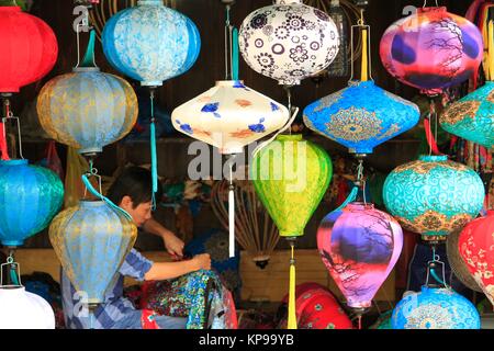 Display lanterns store