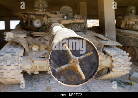 Tanks of the Syrian Army in Jobar, Damascus Stock Photo - Alamy