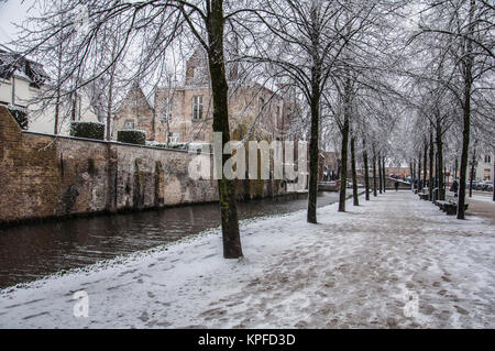 Canal of brugge, winter, snowing day, snow, bruges flanders, belgium ...
