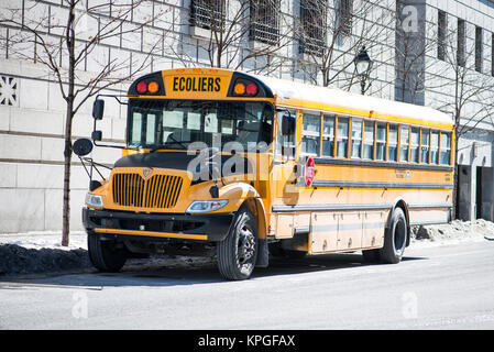 Montreal school bus Stock Photo - Alamy