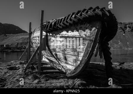 Mono abandoned rowing boat on wooden blocks Stock Photo - Alamy