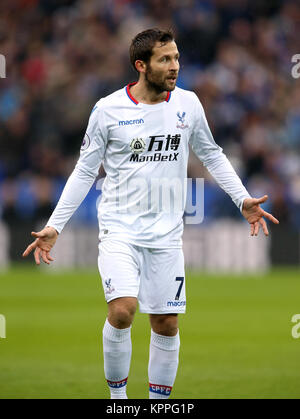 French football player Yohan Cabaye poses with his new club shirt ...