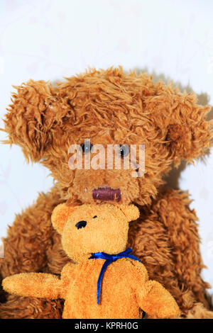 two teddy bears friends Stock Photo - Alamy