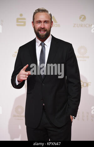 Baden Baden, Deutschland. 17th Dec, 2017. Lena Schoeneborn (Moderner ...