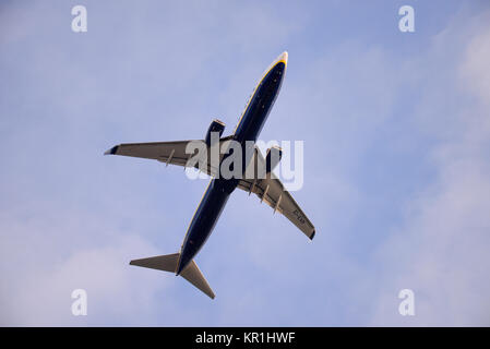 The underside of a Boeing 737 airplane in flight Stock Photo - Alamy