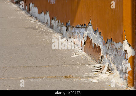 Wall with saltpetre Stock Photo - Alamy