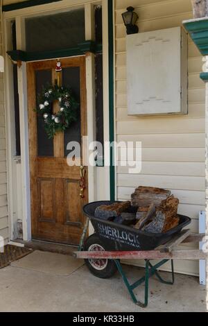 Traditional Australian homes decorated for Christmas in Tasmania ...