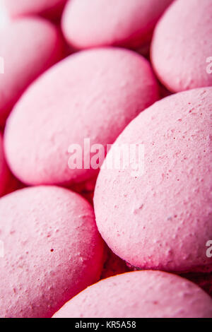 The diagonal arrangement of pink macaroon Stock Photo - Alamy