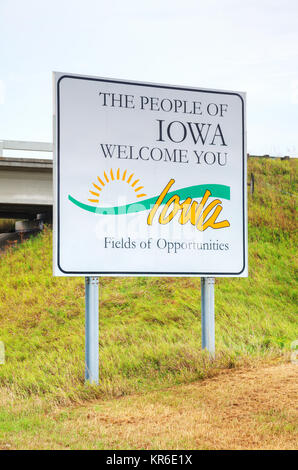 Iowa state welcome sign Stock Photo - Alamy