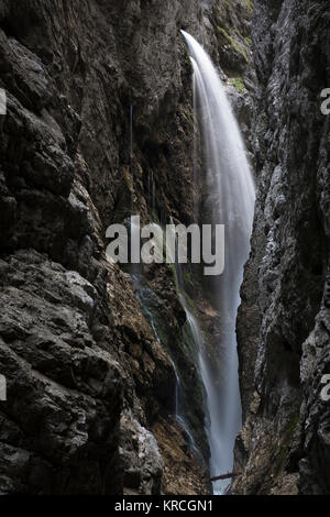 Wasserfall in der Höllentalklamm bei Grainau, Garmisch-Partenkirchen ...
