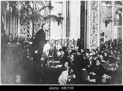 LENIN SPEAKS, 1921 Stock Photo - Alamy