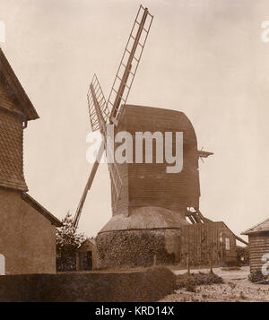 St Mary's Church, Reigate, Surrey in the snow Stock Photo - Alamy