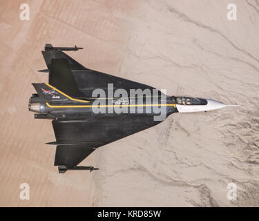 Photograph of the General Dynamics F-16XL, NASA 848, a modified version ...