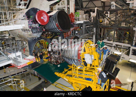 STS-132 Atlantis main engine removal2 Stock Photo - Alamy