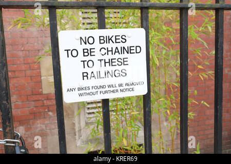 Do Not Chain Bicycles to Railings Sign in City of London, Britain Stock ...