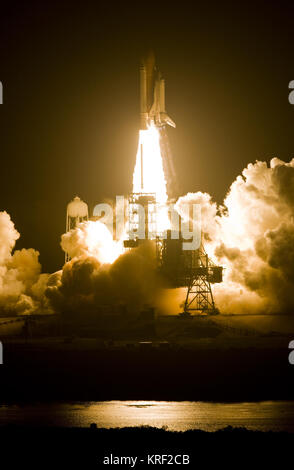 Endeavour liftoff STS-126 Stock Photo - Alamy