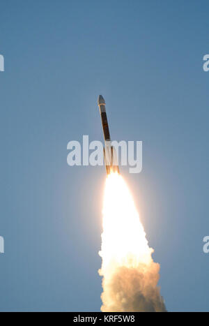 Delta II Dawn liftoff 1 Stock Photo - Alamy