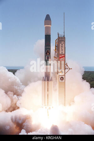 Delta II 7925 launches with Mars Global Surveyor Stock Photo - Alamy