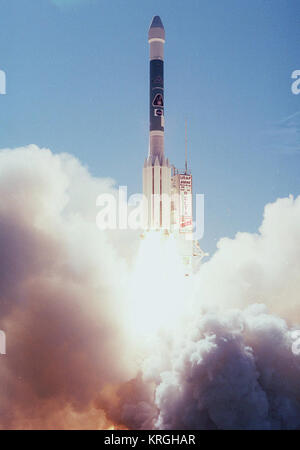 Delta II 7925 launches with Mars Global Surveyor Stock Photo - Alamy