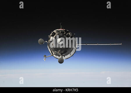 Soyuz TMA-14M approaches the ISS (b Stock Photo - Alamy