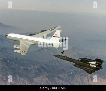 SR-71 with Linear Aerospike SR-71 Experiment (LASRE) Pod Stock Photo ...