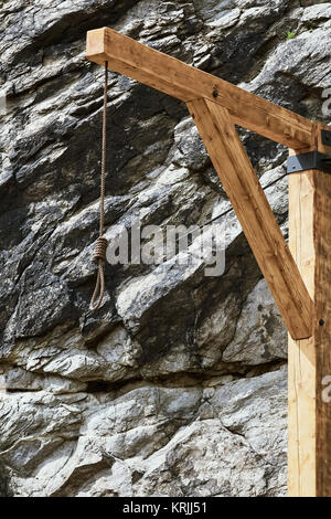 Wooden Gallows With Noose Stock Photo - Alamy