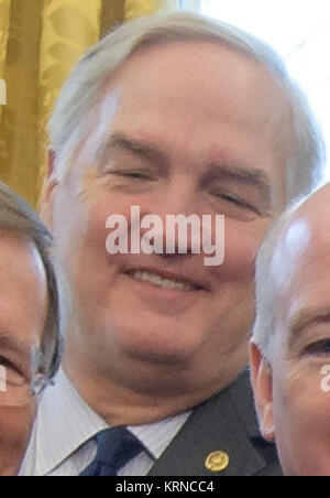 Sen. Ted Cruz, R-Texas, from left, speaks with Kerrville,Texas City ...