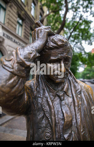 Columbo statue, Budapest, Hungary Stock Photo - Alamy