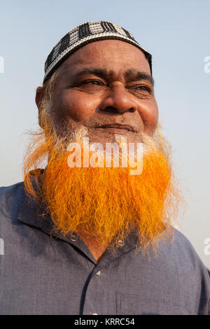 Portrait of a muslim man with a beard dyed in henna, Lahore, Pakistan ...