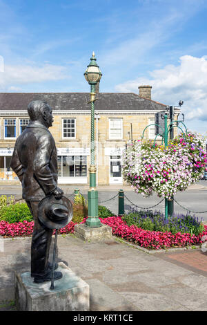 Statue of Sir Arthur Conan Doyle in Crowborough, East Sussex, UK Stock ...