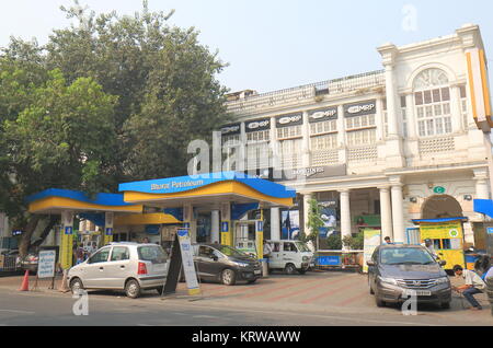 Bharat Petroleum petrol gas station India Mumbai Stock Photo - Alamy
