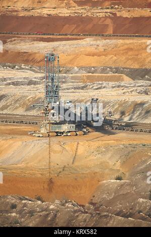 The Big Hole open-pit mine diamonds history mining industry Kimberley ...