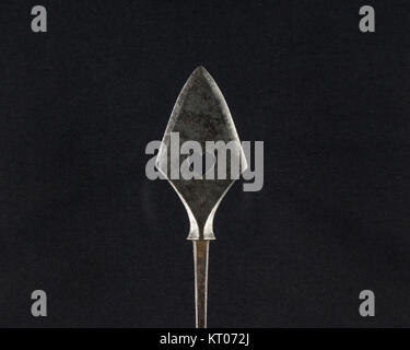 The Arrowhead (YanonC493), housed in the MET, is a prehistoric artifact ...