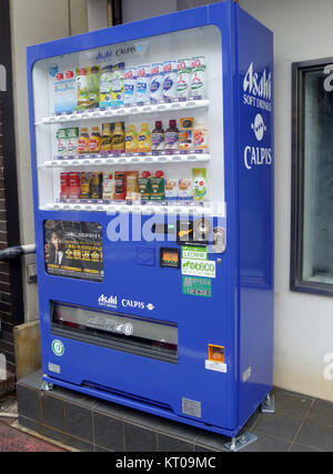 Soft drinks vending machines in the Nishi-Shinjuku restaurant district ...