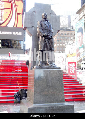 A sculpture of Father Duffy by Charles Keck, located in New York City ...
