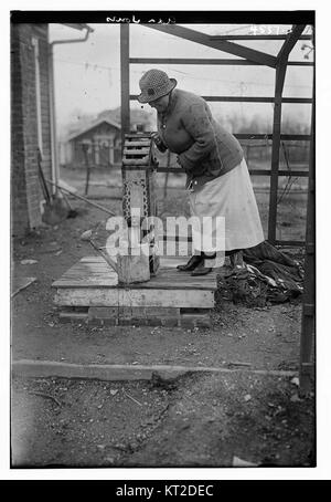 Ada Jones was an early American singer and actress, known for her ...