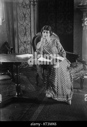 Alma Gluck was a renowned Romanian-born American soprano. Known for her ...