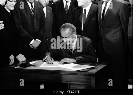 President Johnson Signs Civil Rights Act of 1964 Stock Photo - Alamy