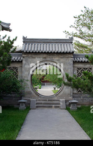 chinese arch round circle gate gateway pathway Stock Photo - Alamy
