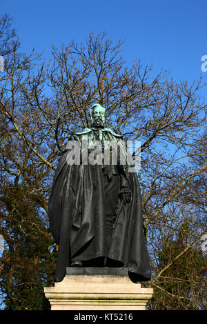 John Marquess of Bute statue in Gorsedd Gardens in Cardiff City Stock ...